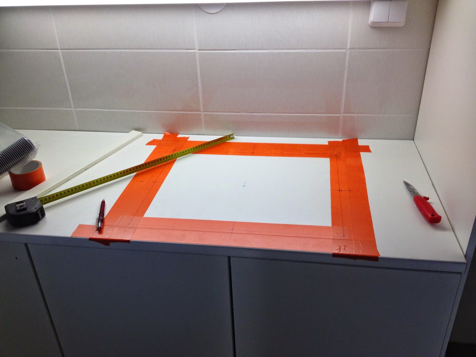 Sisulla Sisustajaksi: Altaan asennus tasoon.